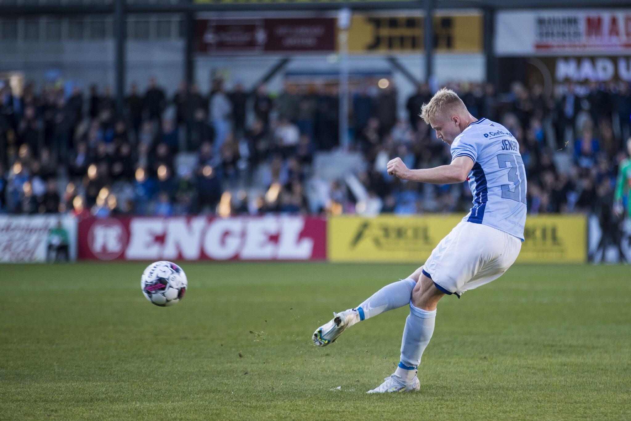 Isak Jensen fremhæver Simon Poulsen efter stort skifte til AZ - Sønderjyske Fodbold